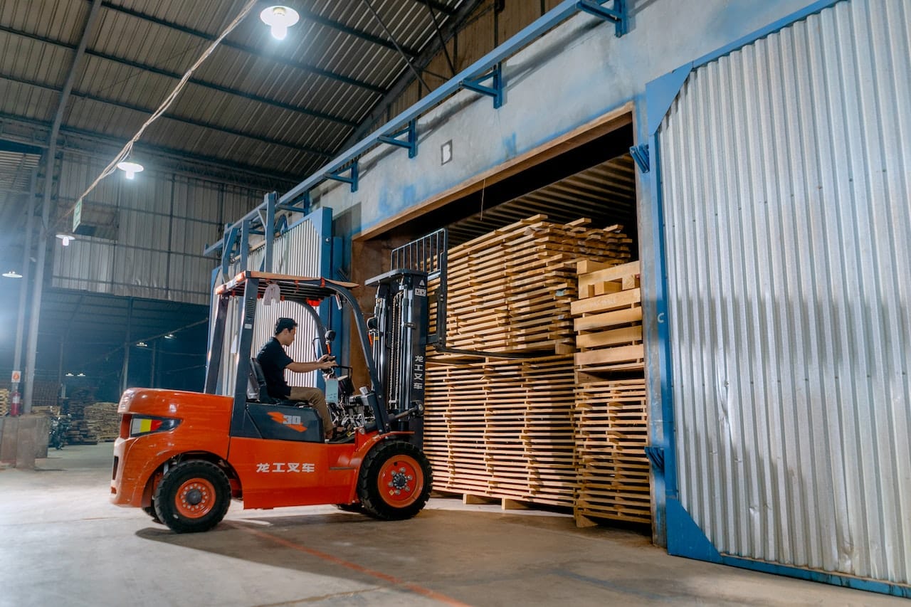 Maximising Efficiency with Forklift Drivers for Hire
